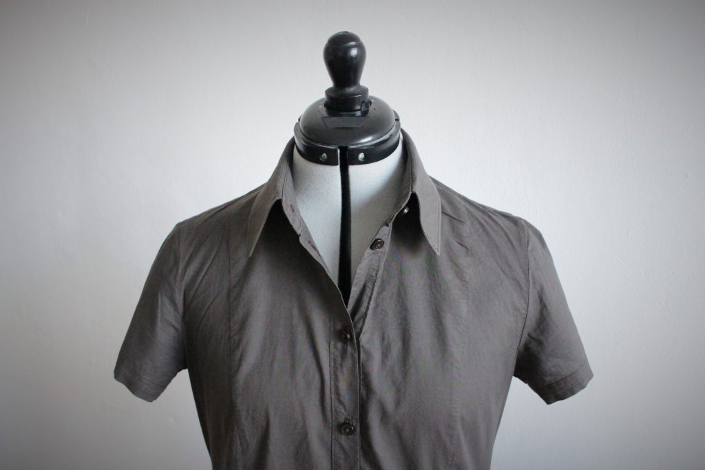 Kragengeometrie – Twill & Heftstich